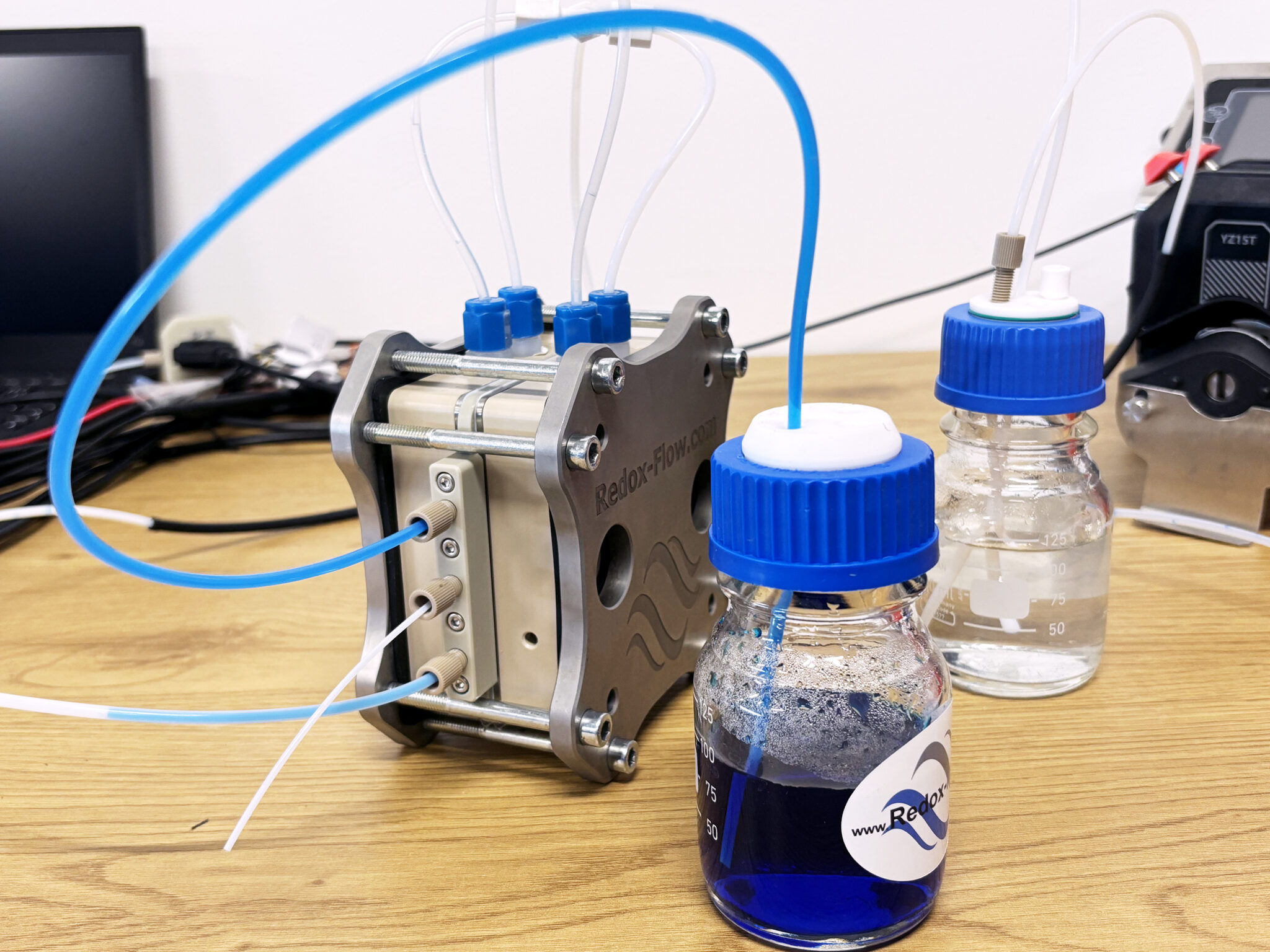 Insert Chamber for Electrolyzer w. port for reference electrode - Redox ...